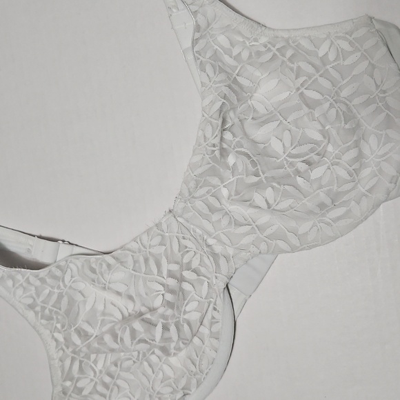Olga | Intimates & Sleepwear | Olga White Lace Lined Underwire Bra Size ...